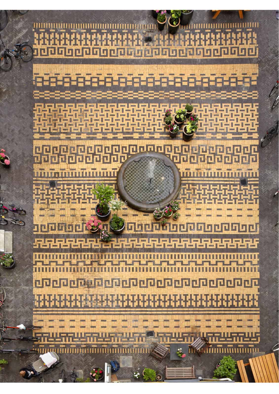 A Yellow Brick Carpet Transforms an Urban Courtyard Garden | PITH ...